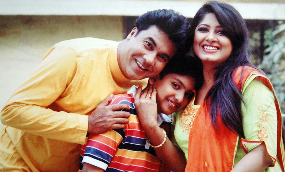 মান্না-মৌসুমীর মানবিক গল্পের ছবি